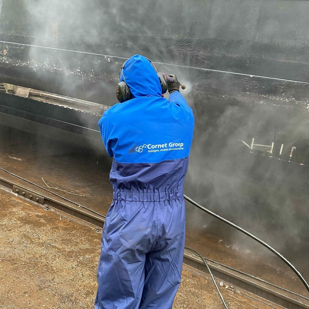 Wassen met 500 bar waterdruk. | Cornet Groep